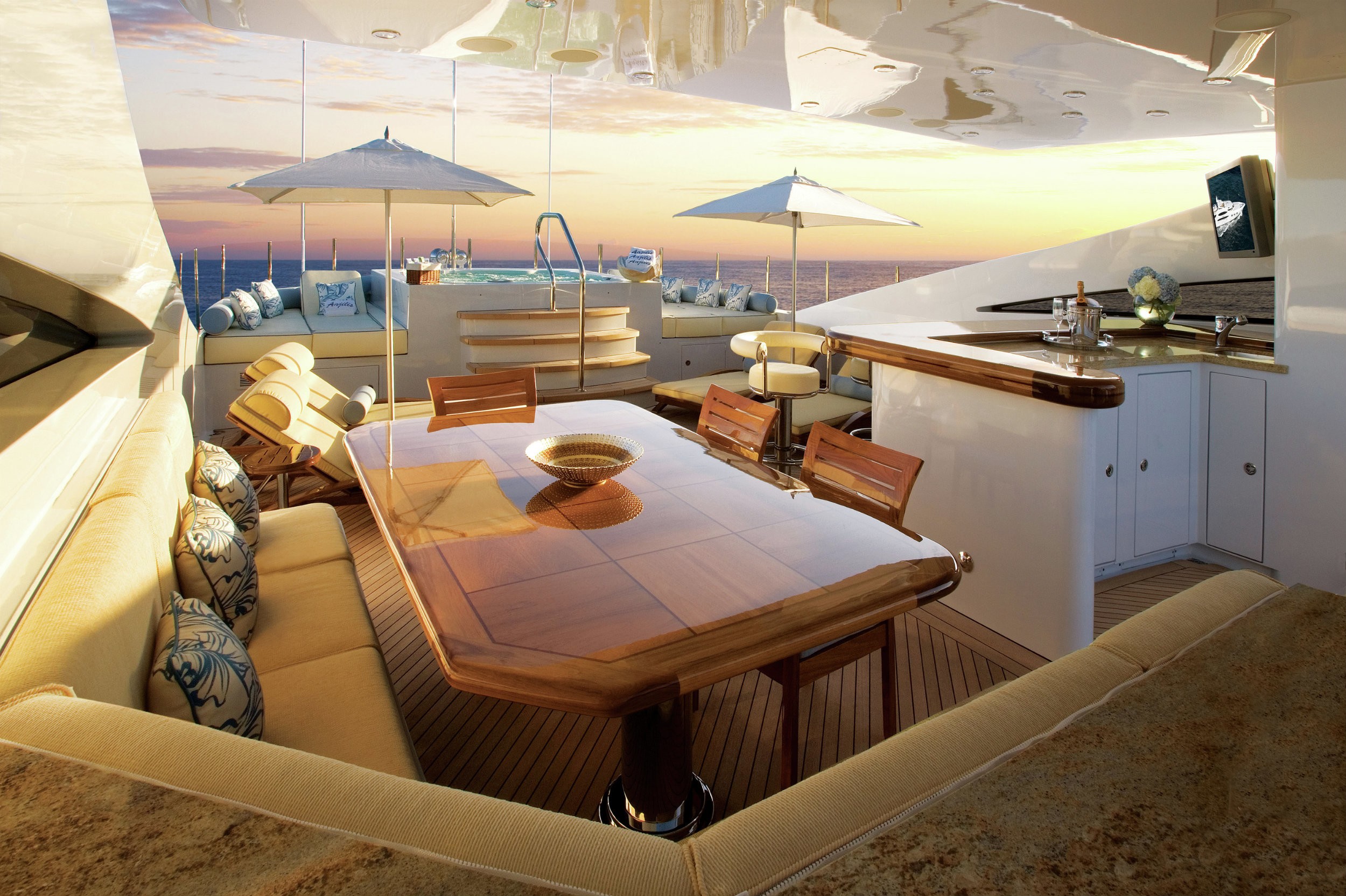 Yacht REEF CHIEF, Trinity Yachts | CHARTERWORLD Luxury Superyacht Charters